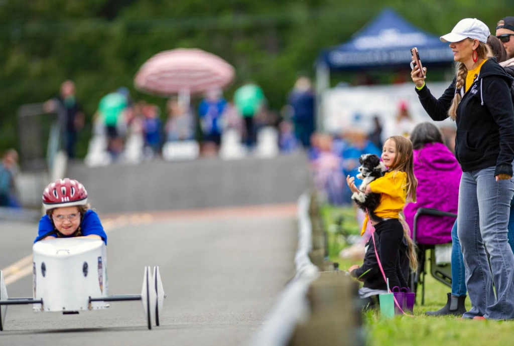 78 kids battle on the track for soap box derby title - Windermere ...